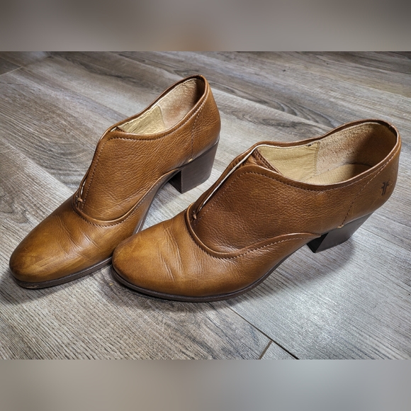 Frye | Shoes | Frye Courtney Slip On Whiskey Brown Size 8 Classic ...